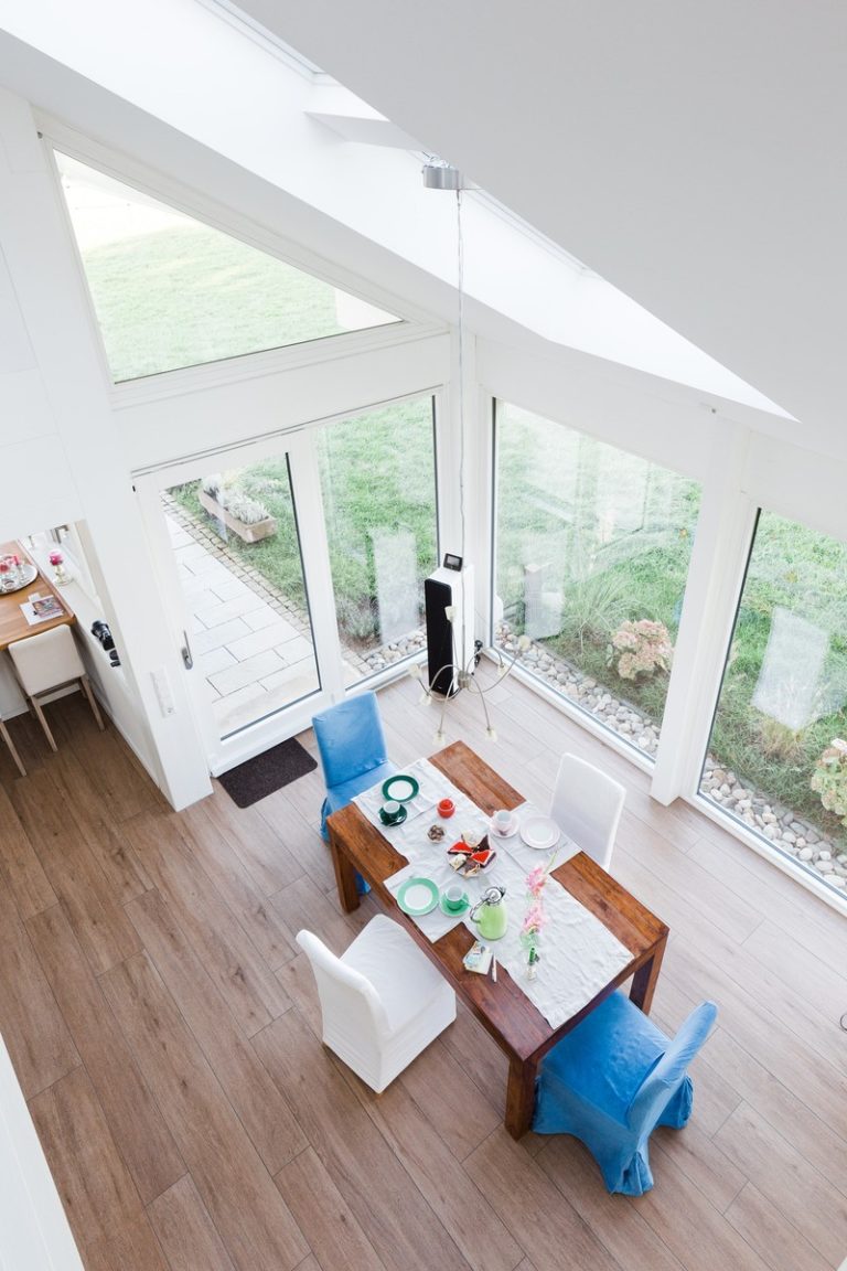 Fachwerk neu geplant – helles Fachwerkhaus modern in Szene gesetzt ...